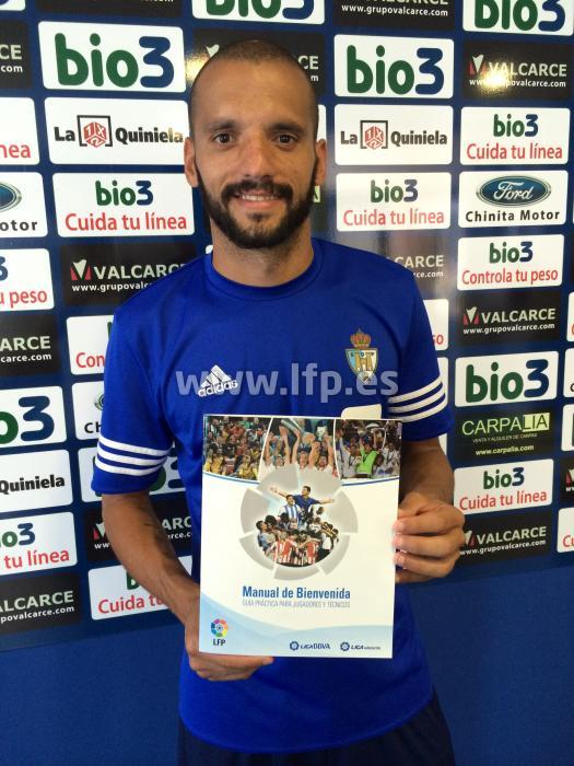 Los Jugadores De La Liga Bbva Y Liga Adelante Ya Tienen El Manual De