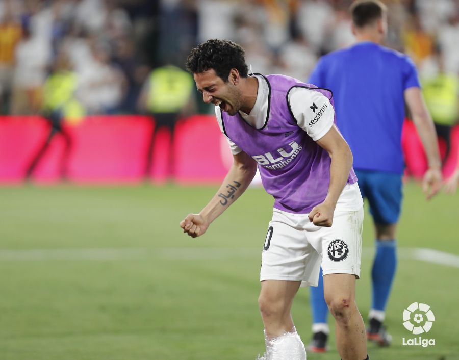 Valencia celebrate Cup win | LaLiga