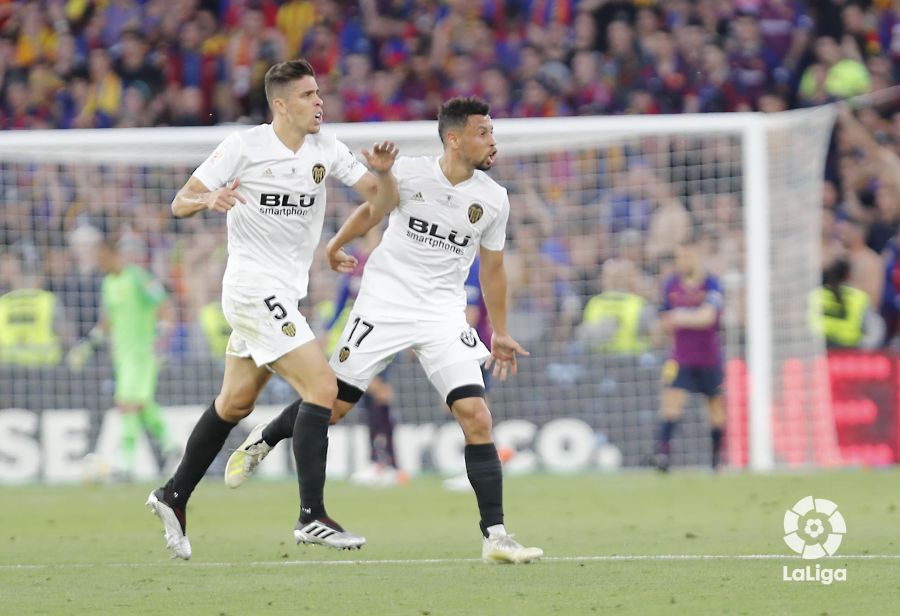 Valencia celebrate Cup win | LaLiga