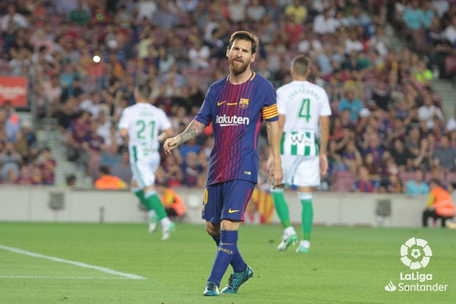 Messi's spectacular shot against the post, from every angle | LaLiga