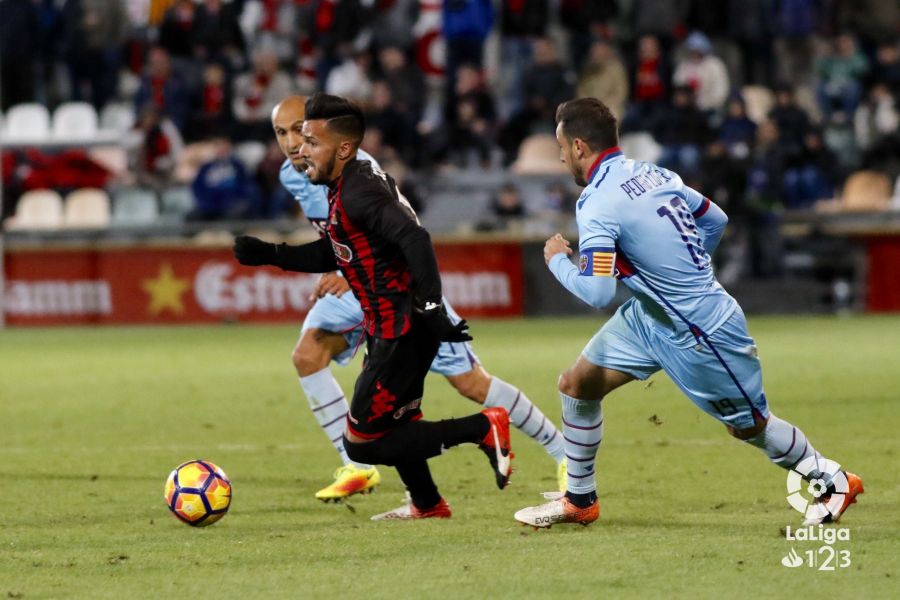 El CF Reus - Levante, a un clic | LaLiga
