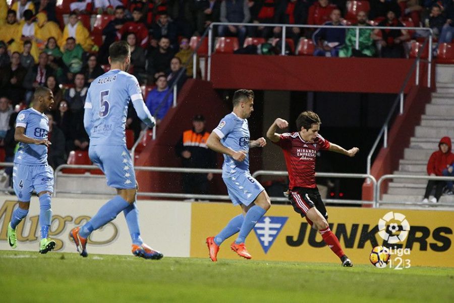 Disfruta de las mejores fotos del CD Mirandés - Girona FC | LALIGA