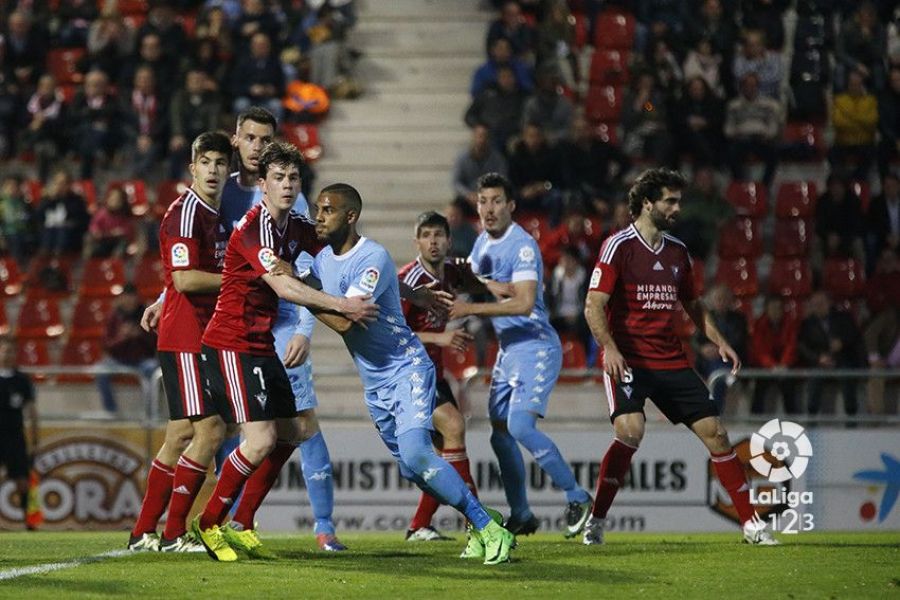 Disfruta de las mejores fotos del CD Mirandés - Girona FC | LALIGA