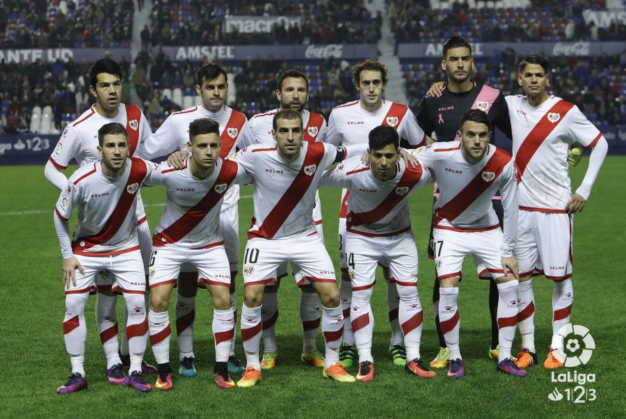 Las mejores imágenes del Levante UD - Rayo Vallecano | LALIGA