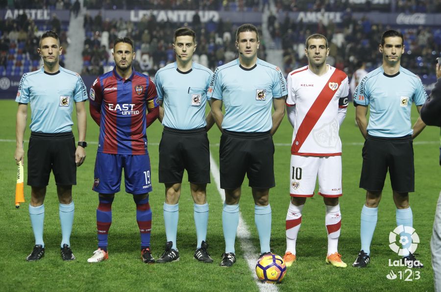 Las mejores imágenes del Levante UD - Rayo Vallecano | LALIGA