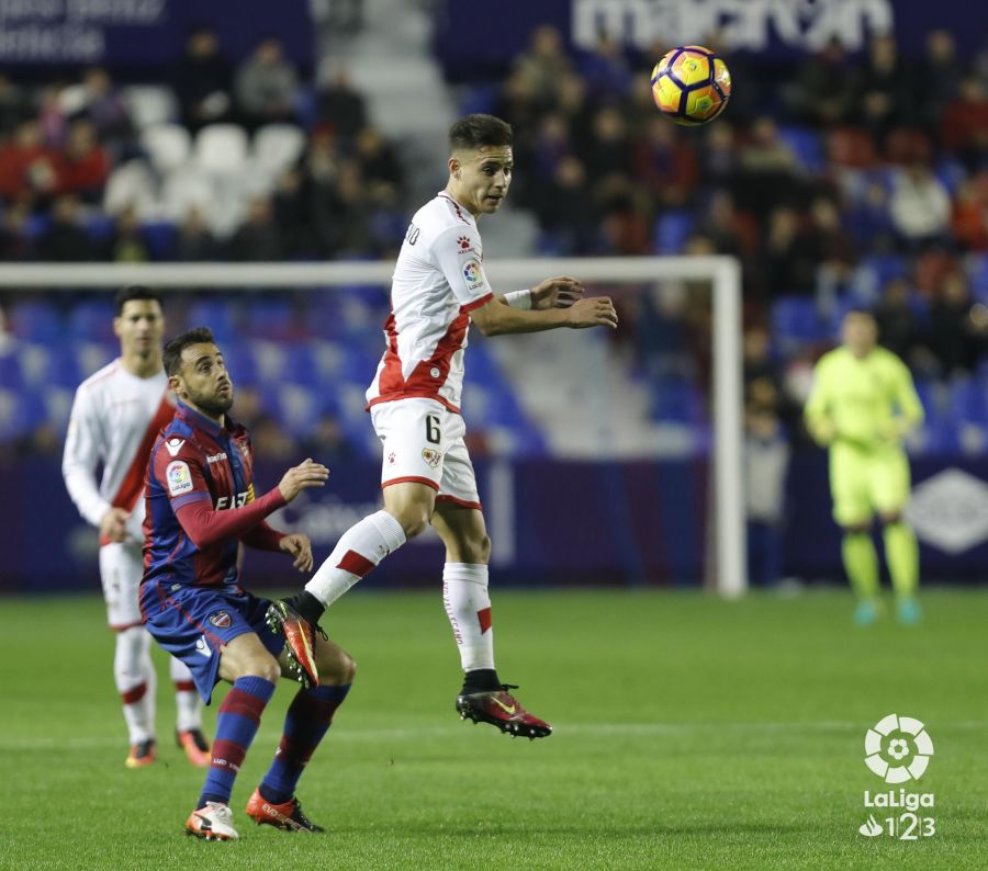 Las mejores imágenes del Levante UD - Rayo Vallecano | LALIGA