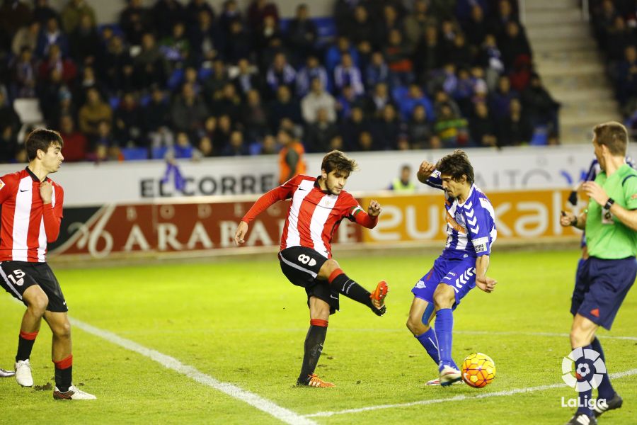 Las mejores imágenes del D. Alavés - Bilbao Athletic Club | LALIGA