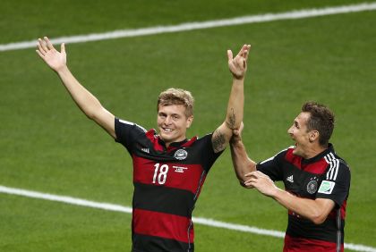 Real Madrid confirm the signing of Kroos | LALIGA