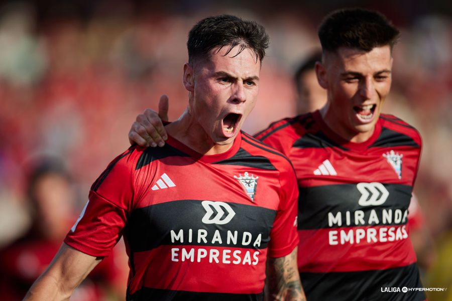 El CD Mirandés, ¡primer líder de LALIGA HYPERMOTION! | LALIGA