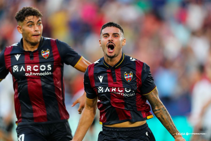 ¡El Levante UD remonta en casa! | LALIGA