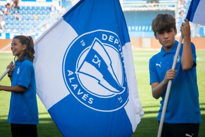 Evolución e historia del escudo del Deportivo Alavés | LALIGA